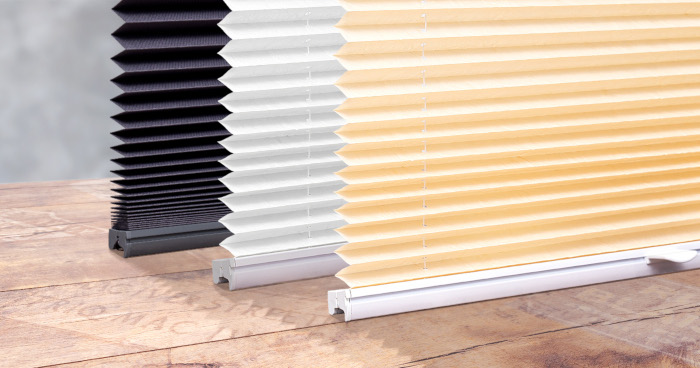 Große Auswahl an Plissee Modellen, Farben & Designs